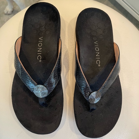 Vionic | Shoes | Vionic Black Sandals With Fabric Footbed And ...